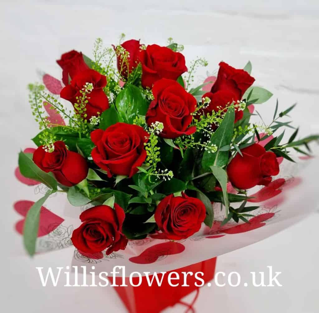 .Sweetheart Red Rose Hand-tied - Willis Flowers
